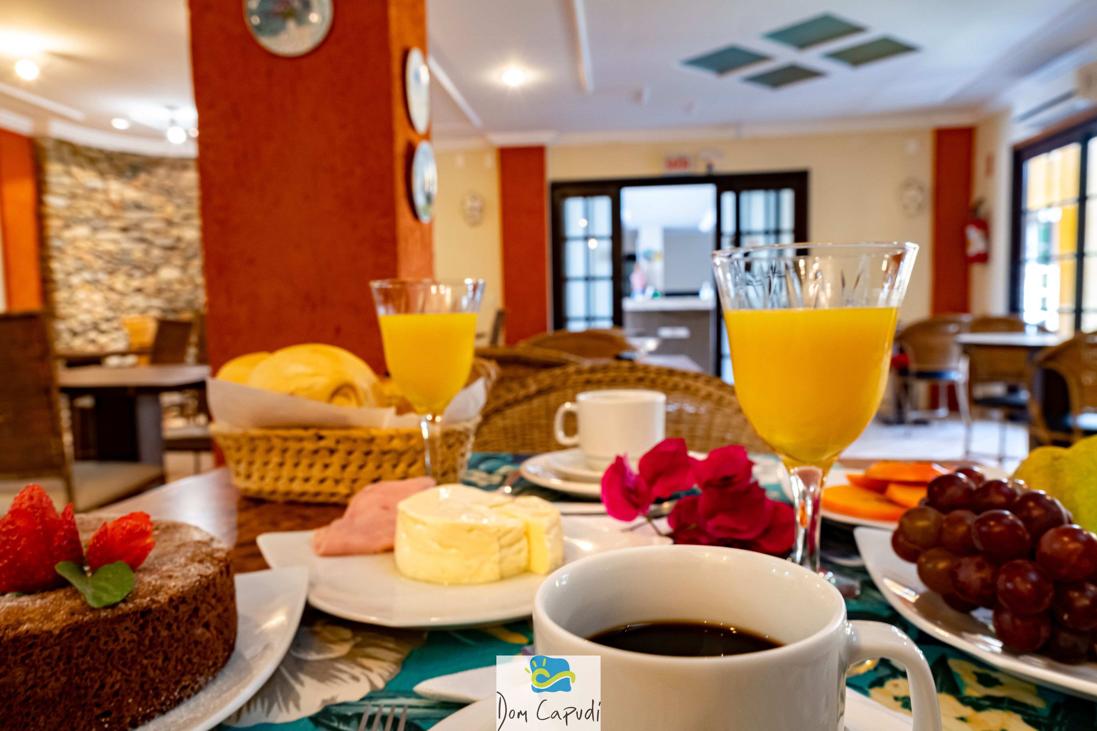 Café da manhã com buffet grátis todos os dias