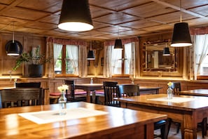 Café da manhã e jantar