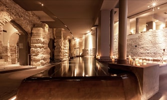 Salas para tratamentos a dois, sauna seca, banheira de hidromassagem