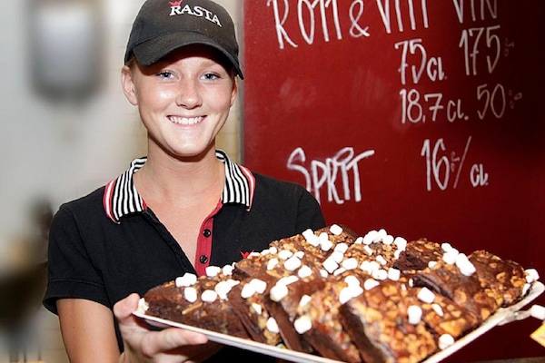 2 restaurantes, pequenos-almoços servidos, cozinha local