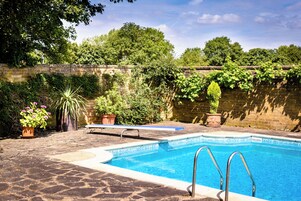 Piscina exterior sazonal 