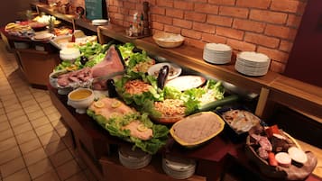 Almoços e jantares servidos