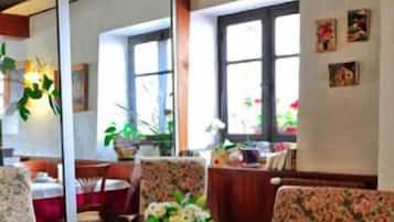 Área de estar no saguão