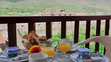 Café da manhã e jantar, culinária regional