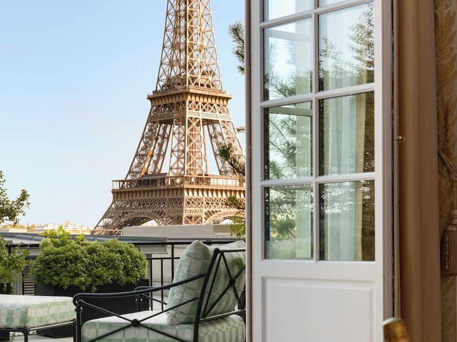 Dúplex, Vista para a cidade (Duplex Suite, Eiffel View) | Sala de estar | Televisor de ecrã plano de 43 polegadas com canais por cabo, televisor