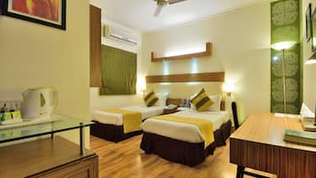 Quarto Superior, 1 cama king-size | Minibar, secretária, Wi-fi grátis