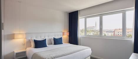 Quarto casal ou duplo (City Sanctuary) | Camas com colchões de espuma com sistema de memória, frigobar
