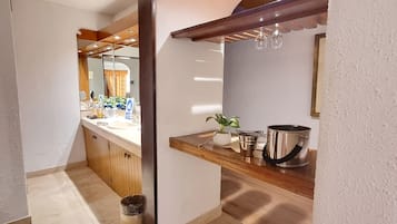Suite Júnior | 1 quarto, minibar, cofre no quarto, com decoração personalizada