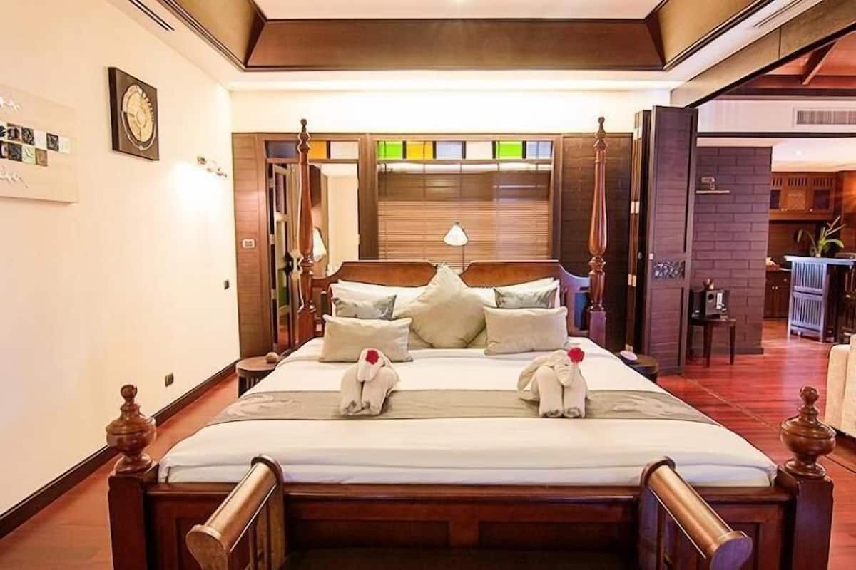 Minibar, cofre no quarto, secretária, quartos insonorizados