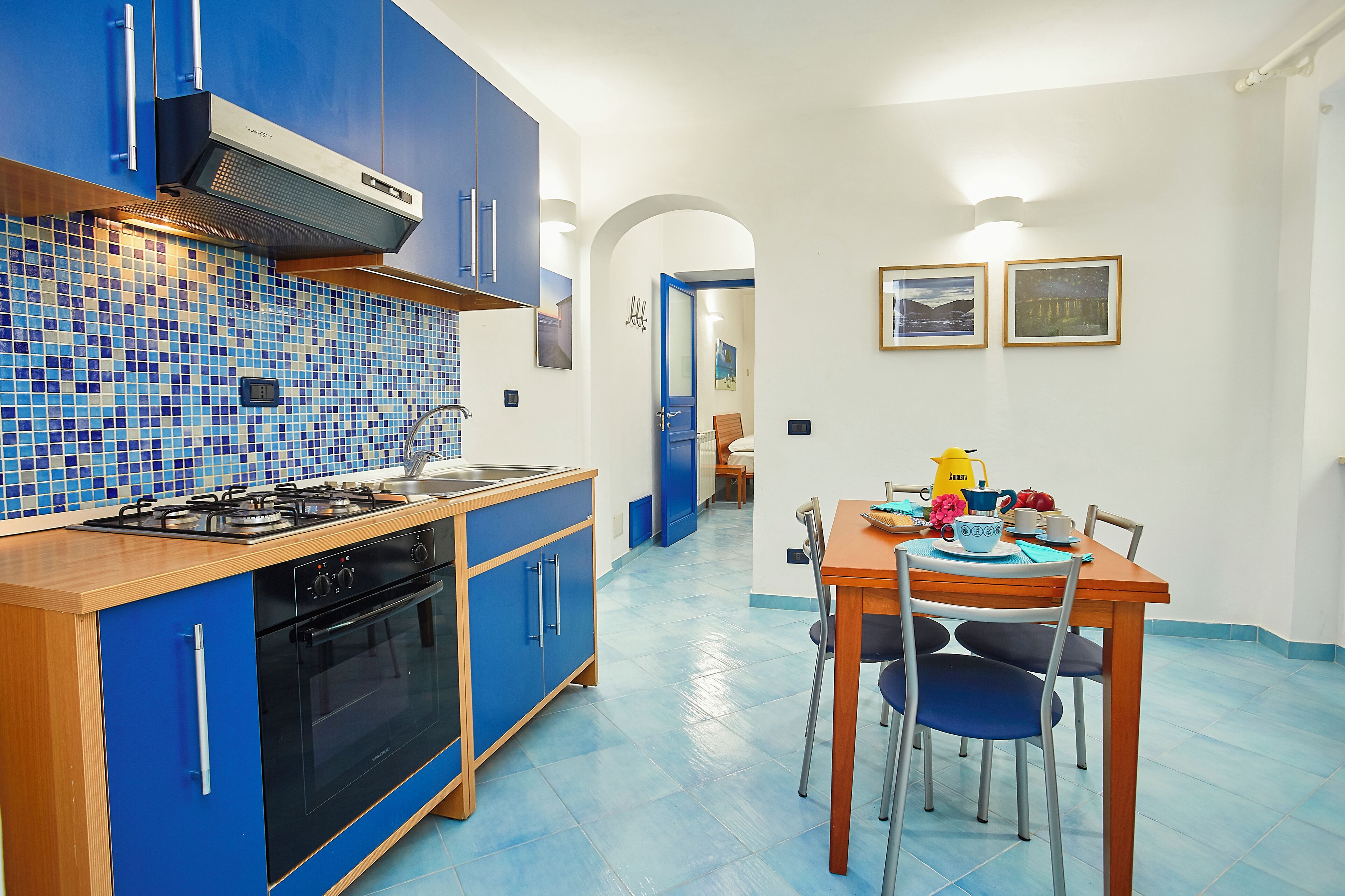 Apartamento família, 1 quarto | Cozinha privada | Geladeira grande, cooktop, cafeteira/chaleira, chaleira elétrica