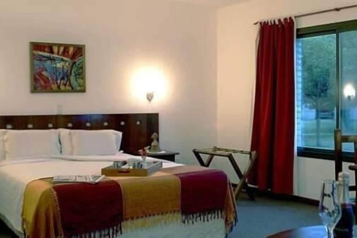 Frigobar, escrivaninha, Wi-Fi de cortesia, acesso para cadeiras de rodas