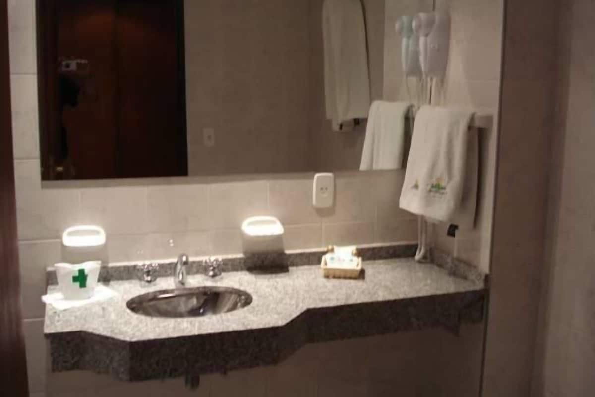 Banheiro | Chuveiro/banheira combinados, produtos de toalete grátis