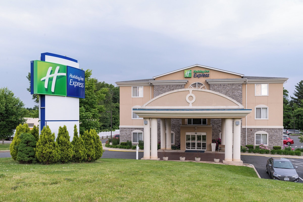 Holiday Inn Express Newington Hartford An IHG Hotel Reviews Deals holiday-inn-express-newington-hartford-an-ihg-hotel-reviews-deals
