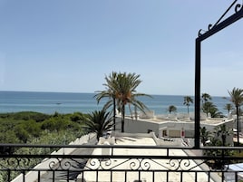 Apartamento Clássico, 1 quarto, terraço, vista parcial para o mar | Vista do quarto