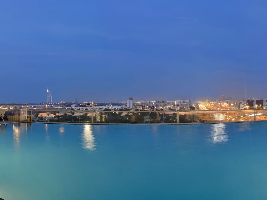 Piscina exterior, da(s) 8:00 à(s) 22:30, espreguiçadeiras