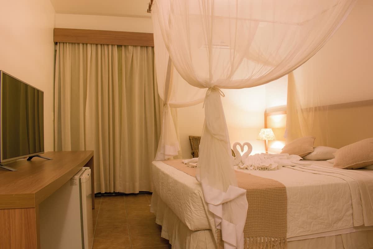 Quarto superluxo | Frigobar, cortinas blackout, quartos à prova de som, roupa de cama