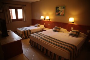 Quarto Triplo Familiar | Cofre no quarto, roupa de cama fornecida 