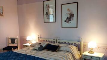 Quarto Triplo | 1 quarto, lençóis italianos Frette, Wi-fi grátis