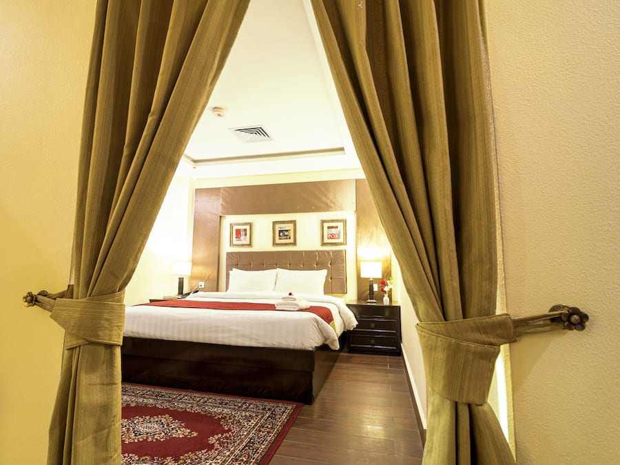 Suite Executiva, 1 cama king-size, casa de banho privativa | Minibar, cofre no quarto, secretária, cortinas/cortinados opacos