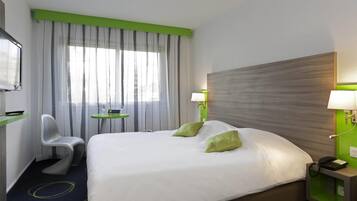 Quarto standard, 1 cama de casal | Escrivaninha, ferros/tábuas de passar roupa, Wi-Fi de cortesia