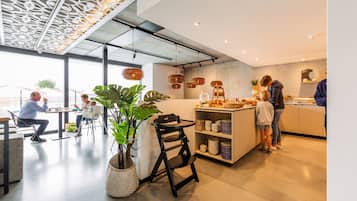 Pequeno-almoço tipo buffet diário (20 EUR por pessoa)