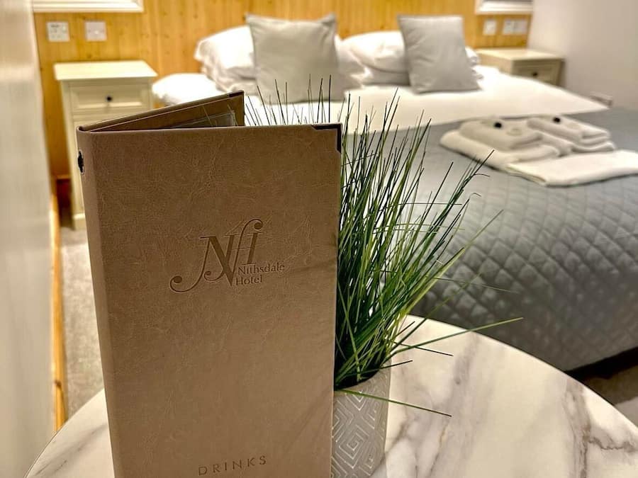 Quarto casal ou duplo básico, 1 quarto, acessível | Cofres nos quartos, ferros/tábuas de passar roupa, Wi-Fi de cortesia