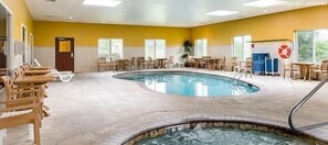 Piscina interior, piscina exterior 