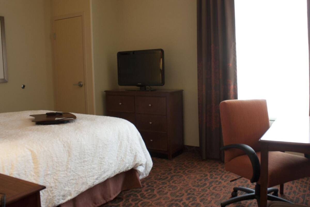 Cofres nos quartos, ferros/tábuas de passar roupa, Wi-Fi de cortesia