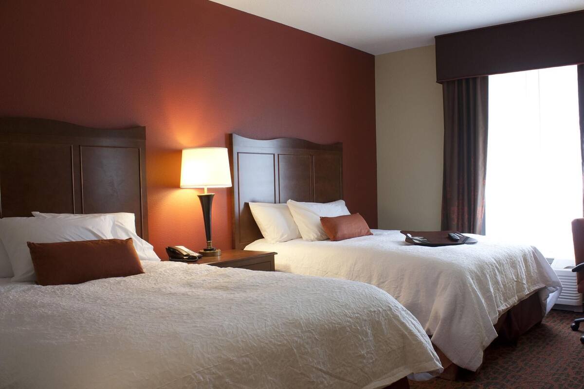 Cofres nos quartos, ferros/tábuas de passar roupa, Wi-Fi de cortesia