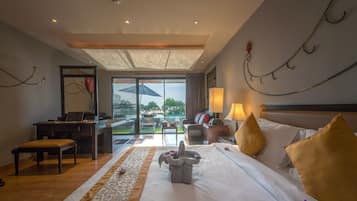 Quarto Deluxe, acesso à piscina, vista para o oceano | 1 quarto, camas de colchão pillowtop, minibar, cofre no quarto