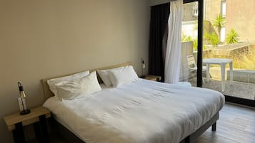 Roupa de alta qualidade, com decoração personalizada