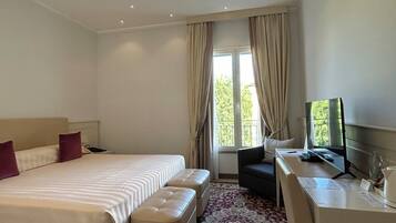 Quarto Júnior | Roupa hipoalergénica, edredões de penas, minibar, cofre no quarto