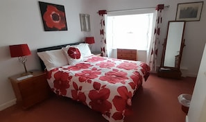 Quarto Duplo (Room 1, 3 or 5) | Ferro/tábua de engomar 