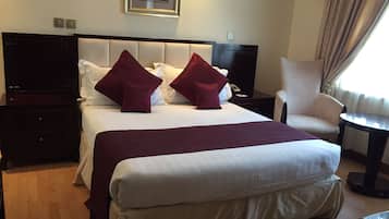 Suite Júnior, 1 cama de casal, não fumadores, 2 casas de banho | 1 quarto, cofre no quarto