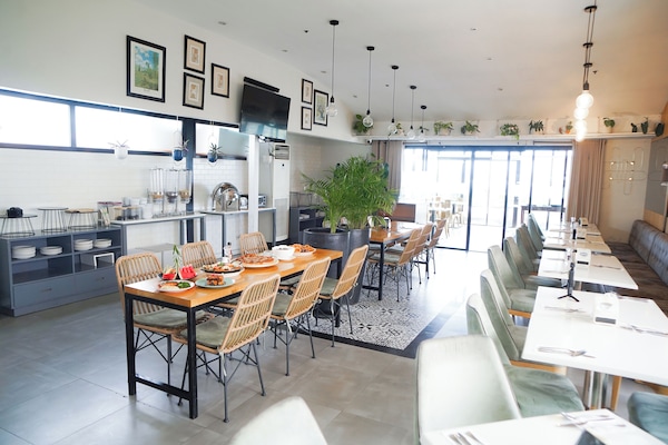 2 restaurantes, pequenos-almoços servidos, cozinha asiática