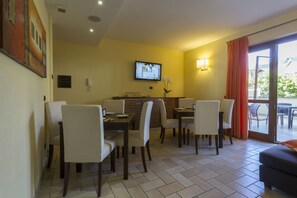 Pequeno-almoço (5 EUR por pessoa) 