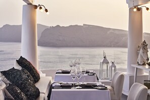 3 restaurantes: servem pequenos-almoços, almoços, jantares e brunches