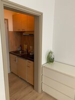 Roupa de alta qualidade, cofre no quarto, secretária 