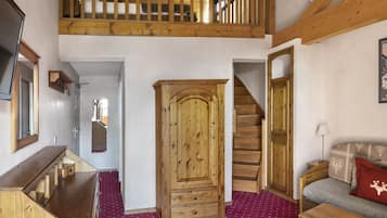 Suite Júnior | Cofre no quarto, secretária, cortinas/cortinados opacos