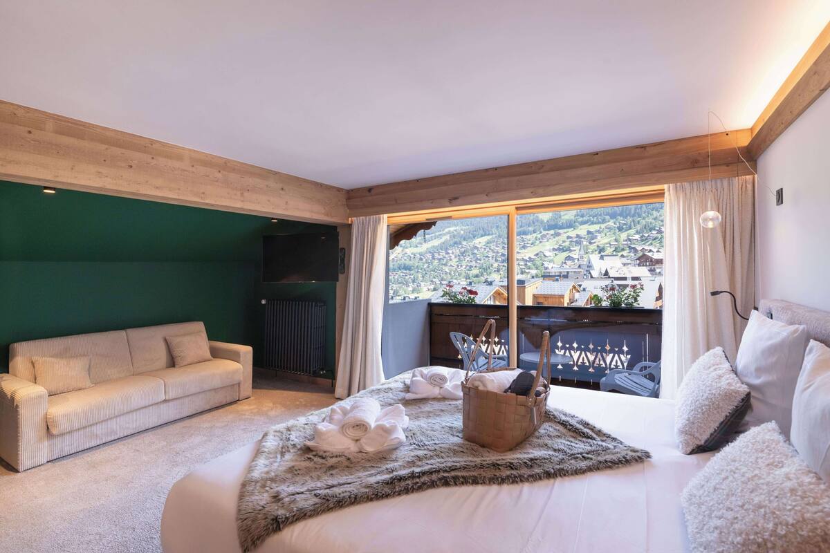 Suite Standard, varanda, Vista para a cidade | Roupa de alta qualidade, cofre no quarto, secretária 