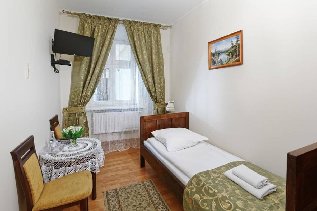 Quarto Individual | Ferro/tábua de engomar, Wi-fi grátis, roupa de cama fornecida