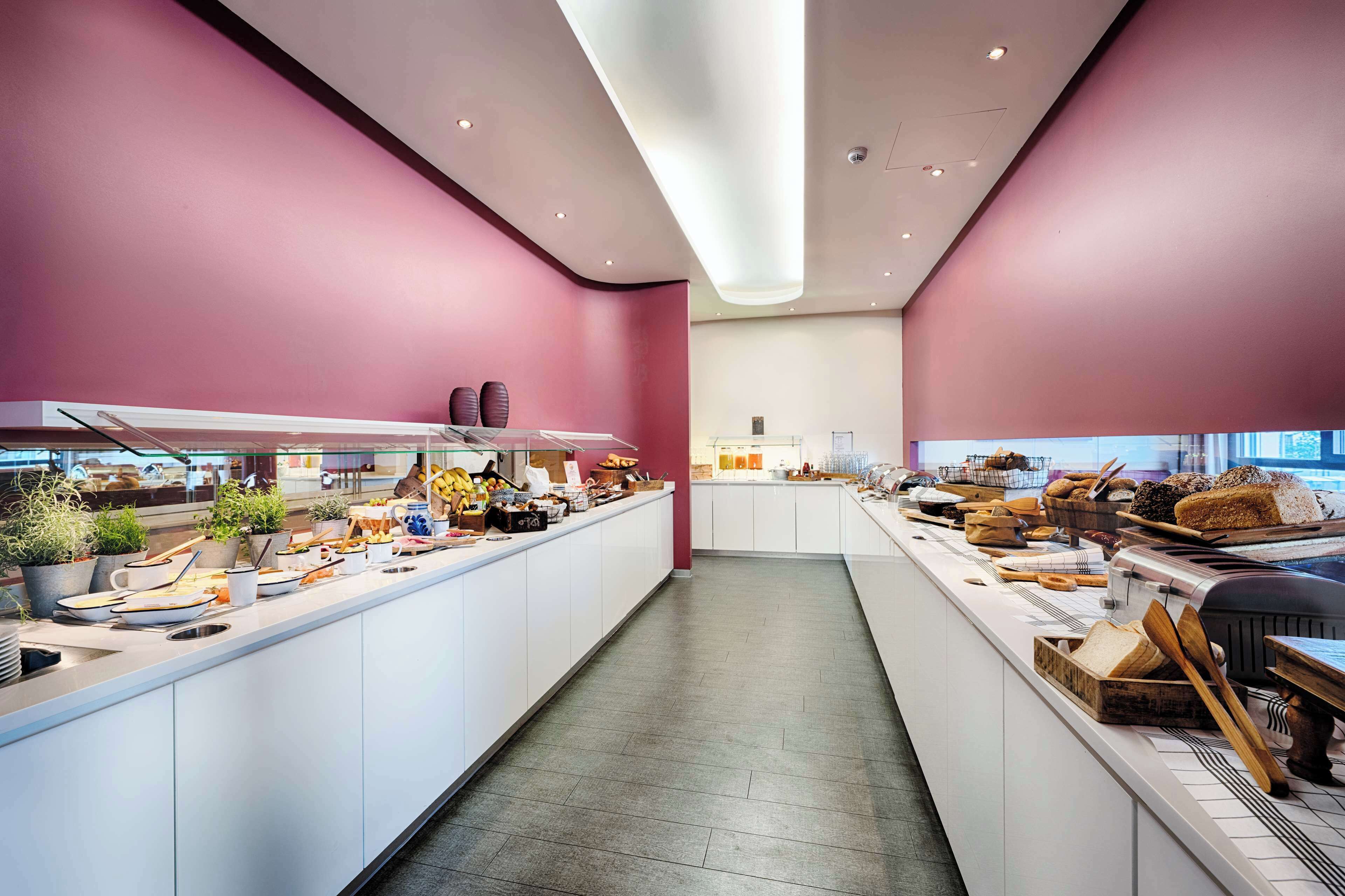 Café da manhã com buffet todos os dias (EUR 24 por pessoa) 