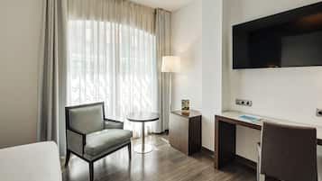 Quarto duplo clássico | Frigobar, cofres nos quartos, escrivaninha, cortinas blackout