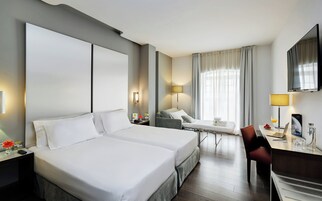 Quarto Triplo | Minibar, cofre no quarto, secretária, cortinas/cortinados opacos 