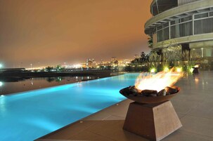 Piscina exterior, da(s) 9:00 à(s) 20:30, espreguiçadeiras 