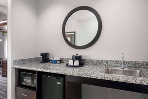 Suite, 1 cama king-size, acessível, não fumadores | Roupa de alta qualidade, edredões de penas, cofre no quarto 