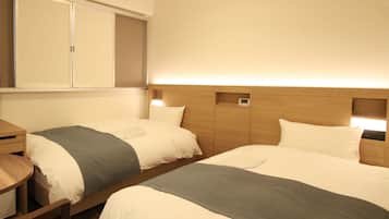 Quarto Twin, não fumadores | Secretária, cortinas/cortinados opacos, ferro/tábua de engomar