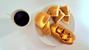 Café da manhã para viagem todos os dias (JPY 1000 por pessoa) 