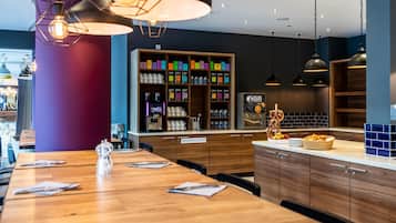 Café da manhã com buffet todos os dias mediante uma taxa