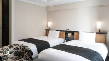 Quarto Twin Deluxe | Roupa de alta qualidade, edredões de penas, secretária